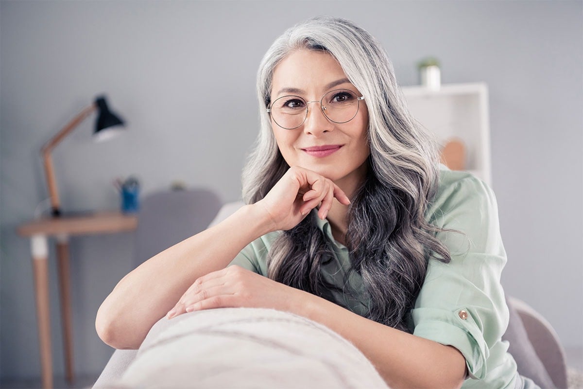 How to Use The Dye Strip Technique to Go Gray